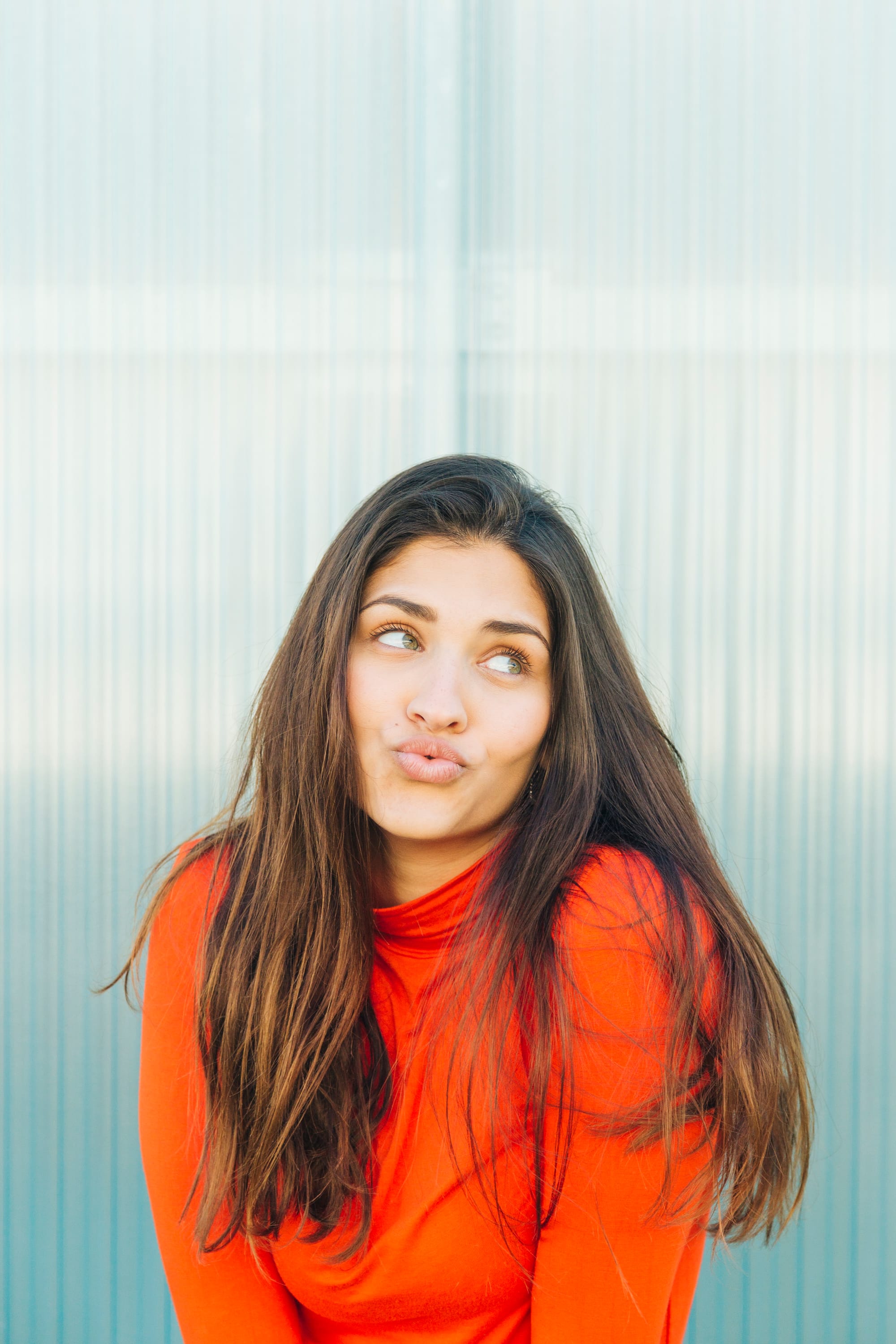 Headshot Poses for Women: A Step-by-Step Posing Guide